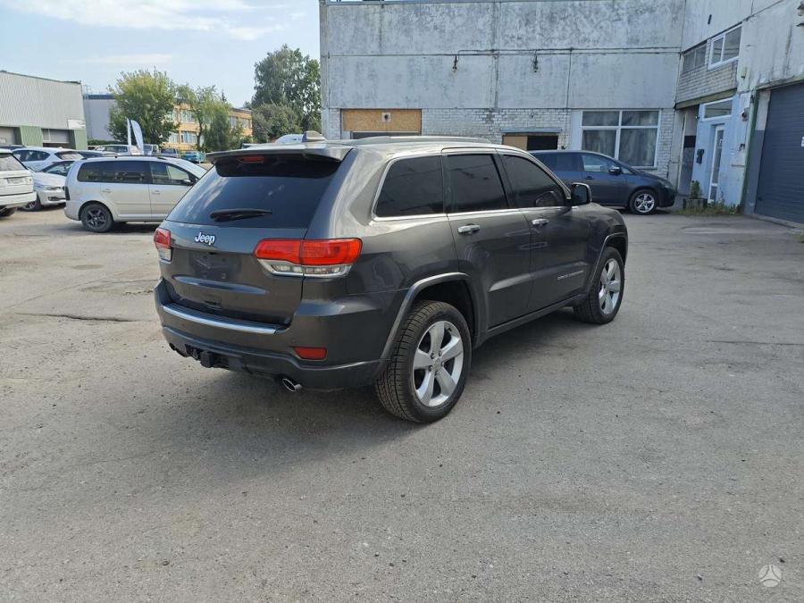Grey Jeep Grand Cherokee 2015 in Kaunas, with an engine capacity of 5.65 L and mileage of 138 thousand km for 16500 €, photo 3 on AUTOMOTO.COM.LV