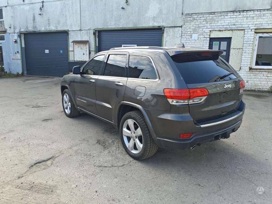 Grey Jeep Grand Cherokee 2015 in Kaunas, with an engine capacity of 5.65 L and mileage of 138 thousand km for 16500 €, photo 4 on AUTOMOTO.COM.LV