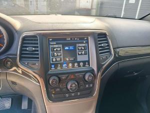Grey Jeep Grand Cherokee 2015 in Kaunas, with an engine capacity of 5.65 L and mileage of 138 thousand km for 16500 €, photo 7 on AUTOMOTO.COM.LV