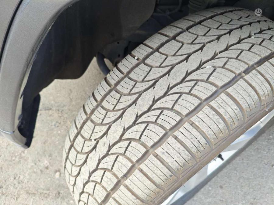 Grey Jeep Grand Cherokee 2015 in Kaunas, with an engine capacity of 5.65 L and mileage of 138 thousand km for 16500 €, photo 9 on AUTOMOTO.COM.LV