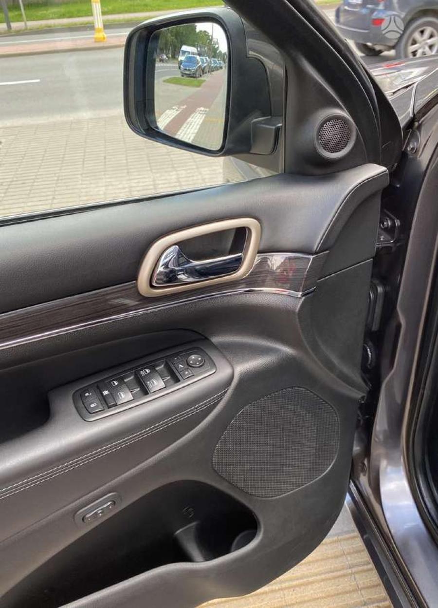 Grey Jeep Grand Cherokee 2015 in Marijampole, with an engine capacity of 2.99 L and mileage of 222 thousand km for 13650 €, photo 25 on AUTOMOTO.COM.LV