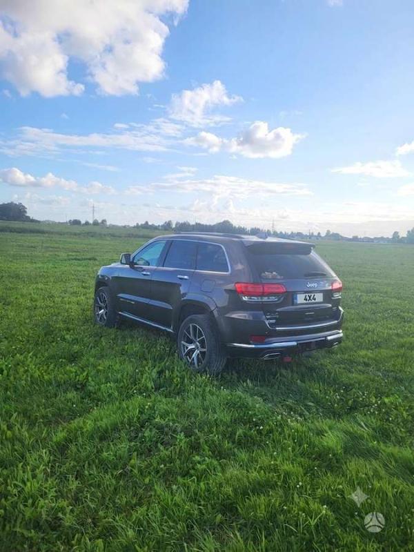 Pelēks Jeep Grand Cherokee 2015 Kauņa, ar dzinēja tilpumu 2.99 L un nobraukumu 252 tūkst. km par 13999 €, foto 3 vietnē AUTOMOTO.COM.LV