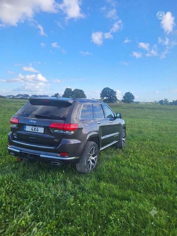 Pelēks Jeep Grand Cherokee 2015 Kauņa, ar dzinēja tilpumu 2.99 L un nobraukumu 252 tūkst. km par 13999 €, foto 4 vietnē AUTOMOTO.COM.LV