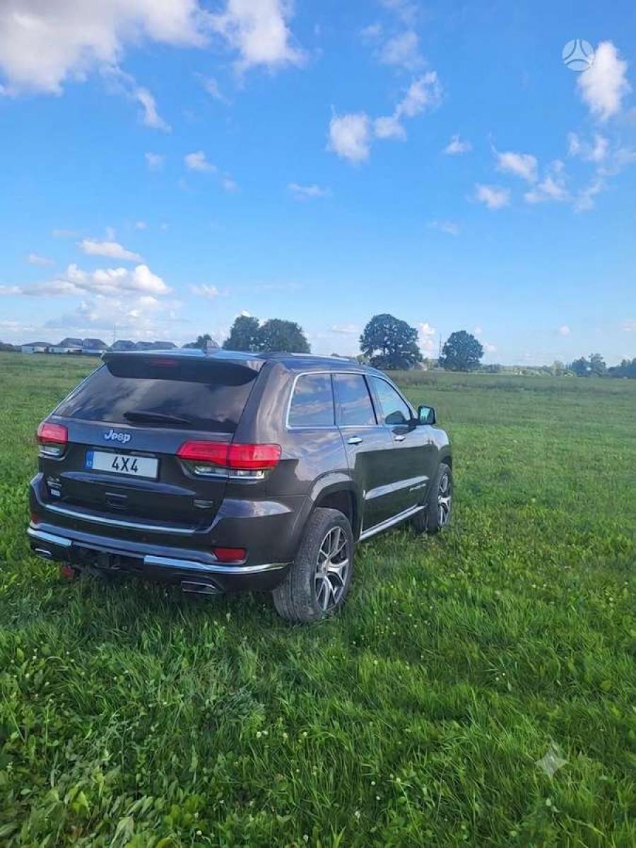 Grey Jeep Grand Cherokee 2015 in Kaunas, with an engine capacity of 2.99 L and mileage of 252 thousand km for 13999 €, photo 5 on AUTOMOTO.COM.LV