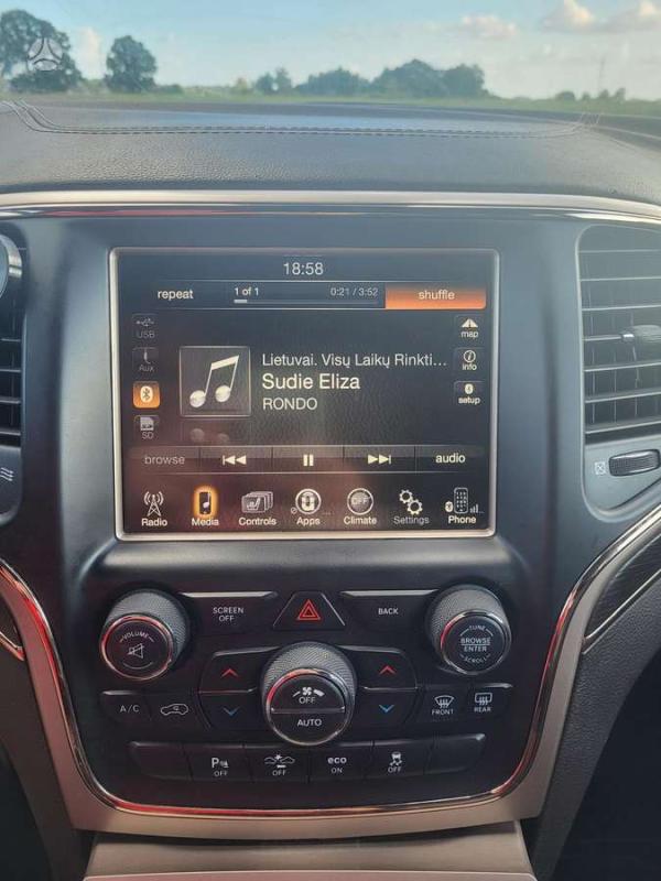 Pelēks Jeep Grand Cherokee 2015 Kauņa, ar dzinēja tilpumu 2.99 L un nobraukumu 252 tūkst. km par 13999 €, foto 5 vietnē AUTOMOTO.COM.LV