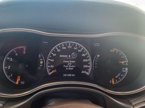 Pelēks Jeep Grand Cherokee 2015 Kauņa, ar dzinēja tilpumu 2.99 L un nobraukumu 252 tūkst. km par 13999 €, foto 7 vietnē AUTOMOTO.COM.LV