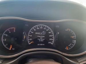 Grey Jeep Grand Cherokee 2015 in Kaunas, with an engine capacity of 2.99 L and mileage of 252 thousand km for 13999 €, photo 8 on AUTOMOTO.COM.LV