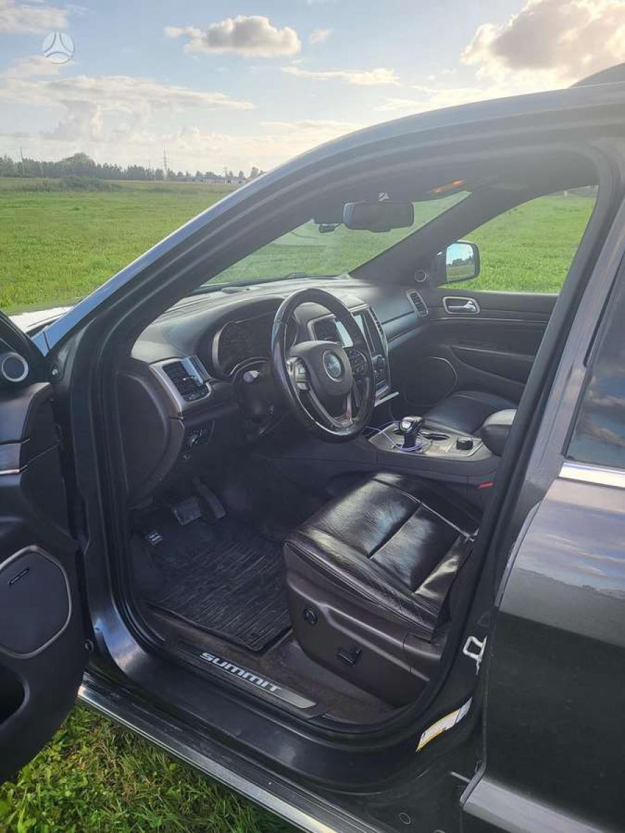 Grey Jeep Grand Cherokee 2015 in Kaunas, with an engine capacity of 2.99 L and mileage of 252 thousand km for 13999 €, photo 9 on AUTOMOTO.COM.LV
