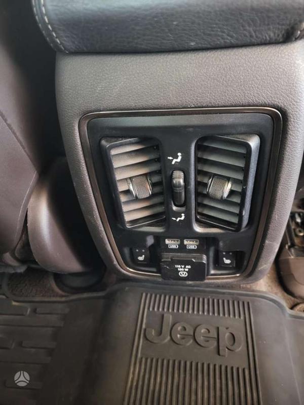 Pelēks Jeep Grand Cherokee 2015 Kauņa, ar dzinēja tilpumu 2.99 L un nobraukumu 252 tūkst. km par 13999 €, foto 9 vietnē AUTOMOTO.COM.LV