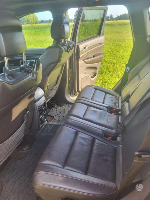 Pelēks Jeep Grand Cherokee 2015 Kauņa, ar dzinēja tilpumu 2.99 L un nobraukumu 252 tūkst. km par 13999 €, foto 10 vietnē AUTOMOTO.COM.LV