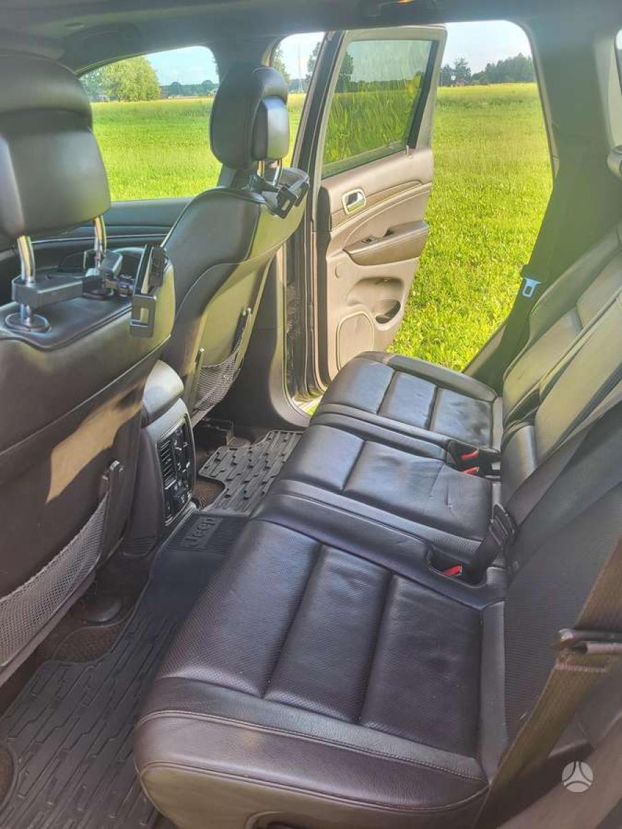 Grey Jeep Grand Cherokee 2015 in Kaunas, with an engine capacity of 2.99 L and mileage of 252 thousand km for 13999 €, photo 11 on AUTOMOTO.COM.LV