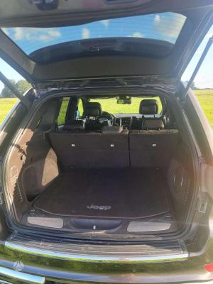 Grey Jeep Grand Cherokee 2015 in Kaunas, with an engine capacity of 2.99 L and mileage of 252 thousand km for 13999 €, photo 12 on AUTOMOTO.COM.LV