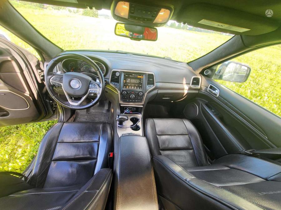 Grey Jeep Grand Cherokee 2015 in Kaunas, with an engine capacity of 2.99 L and mileage of 252 thousand km for 13999 €, photo 13 on AUTOMOTO.COM.LV
