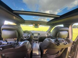 Grey Jeep Grand Cherokee 2015 in Kaunas, with an engine capacity of 2.99 L and mileage of 252 thousand km for 13999 €, photo 15 on AUTOMOTO.COM.LV