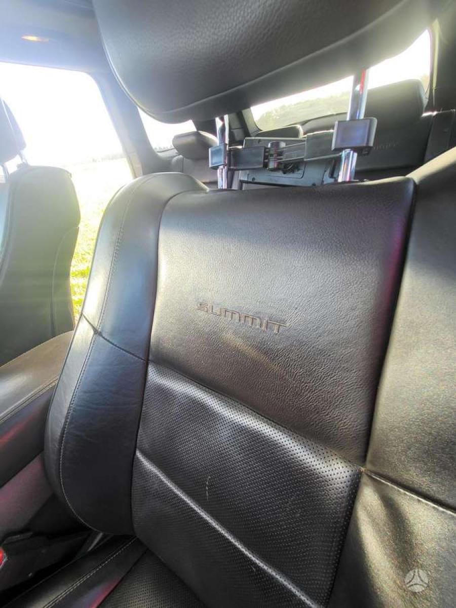 Grey Jeep Grand Cherokee 2015 in Kaunas, with an engine capacity of 2.99 L and mileage of 252 thousand km for 13999 €, photo 16 on AUTOMOTO.COM.LV