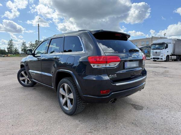 Grey Jeep Grand Cherokee 2015 in Vilnius, with an engine capacity of 2.99 L and mileage of 279 thousand km for 12990 €, photo 3 on AUTOMOTO.COM.LV
