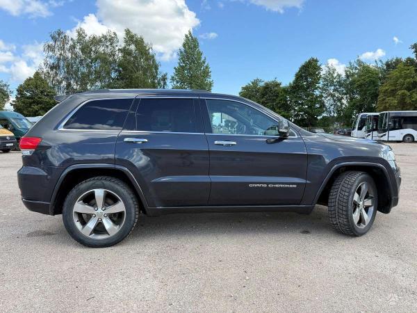 Grey Jeep Grand Cherokee 2015 in Vilnius, with an engine capacity of 2.99 L and mileage of 279 thousand km for 12990 €, photo 6 on AUTOMOTO.COM.LV