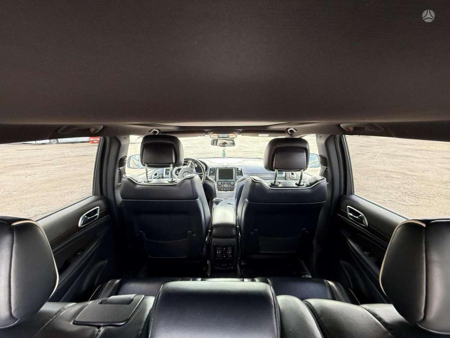 Grey Jeep Grand Cherokee 2015 in Vilnius, with an engine capacity of 2.99 L and mileage of 279 thousand km for 12990 €, photo 13 on AUTOMOTO.COM.LV