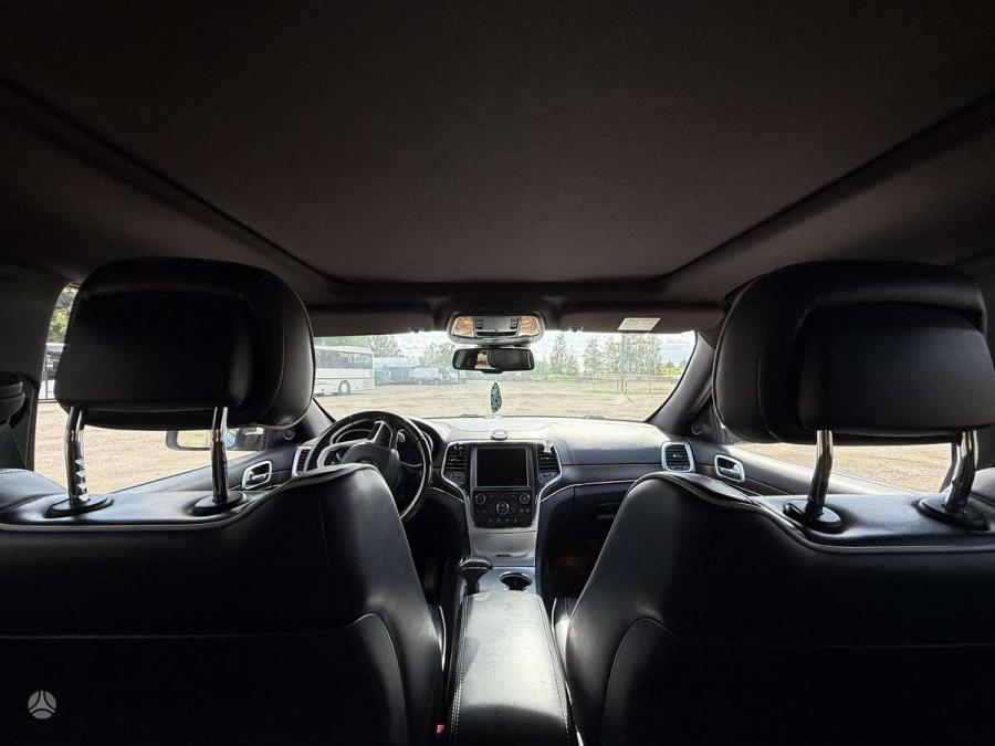 Grey Jeep Grand Cherokee 2015 in Vilnius, with an engine capacity of 2.99 L and mileage of 279 thousand km for 12990 €, photo 14 on AUTOMOTO.COM.LV