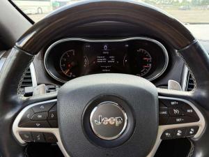 Grey Jeep Grand Cherokee 2015 in Vilnius, with an engine capacity of 2.99 L and mileage of 279 thousand km for 12990 €, photo 16 on AUTOMOTO.COM.LV