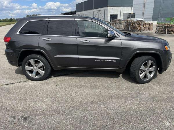 Pelēks Jeep Grand Cherokee 2015 Panevēža, ar dzinēja tilpumu 5.65 L un nobraukumu 307 tūkst. km par 12900 €, foto 4 vietnē AUTOMOTO.COM.LV