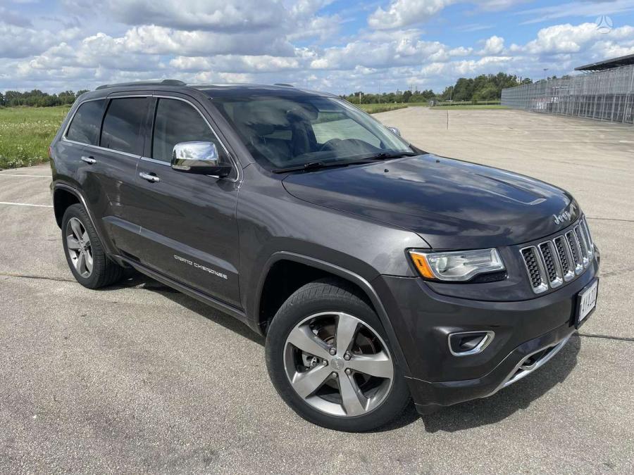 Pelēks Jeep Grand Cherokee 2015 Panevēža, ar dzinēja tilpumu 5.65 L un nobraukumu 307 tūkst. km par 12900 €, foto 3 vietnē AUTOMOTO.COM.LV
