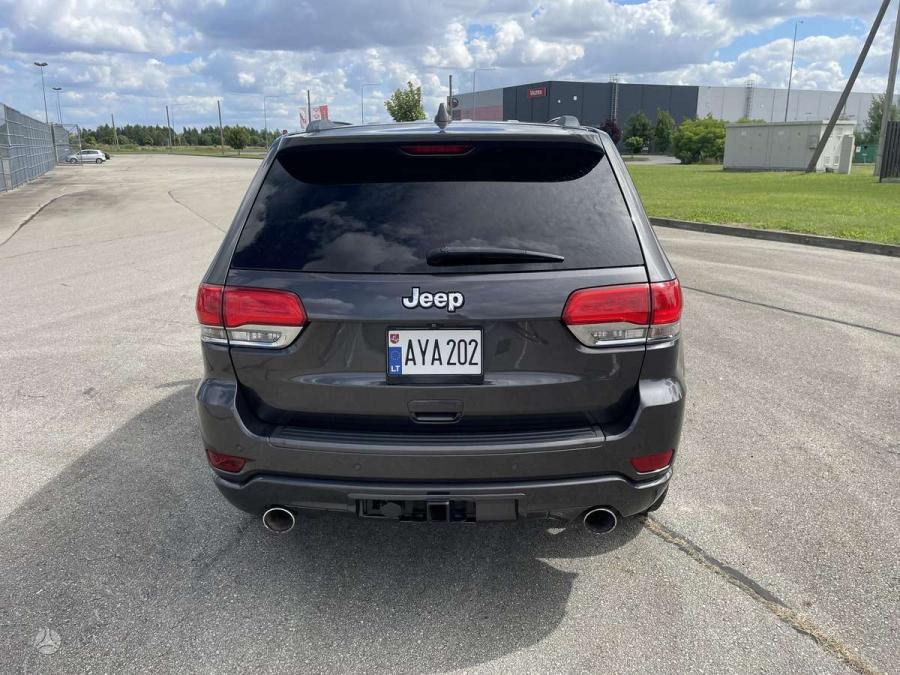 Pelēks Jeep Grand Cherokee 2015 Panevēža, ar dzinēja tilpumu 5.65 L un nobraukumu 307 tūkst. km par 12900 €, foto 6 vietnē AUTOMOTO.COM.LV