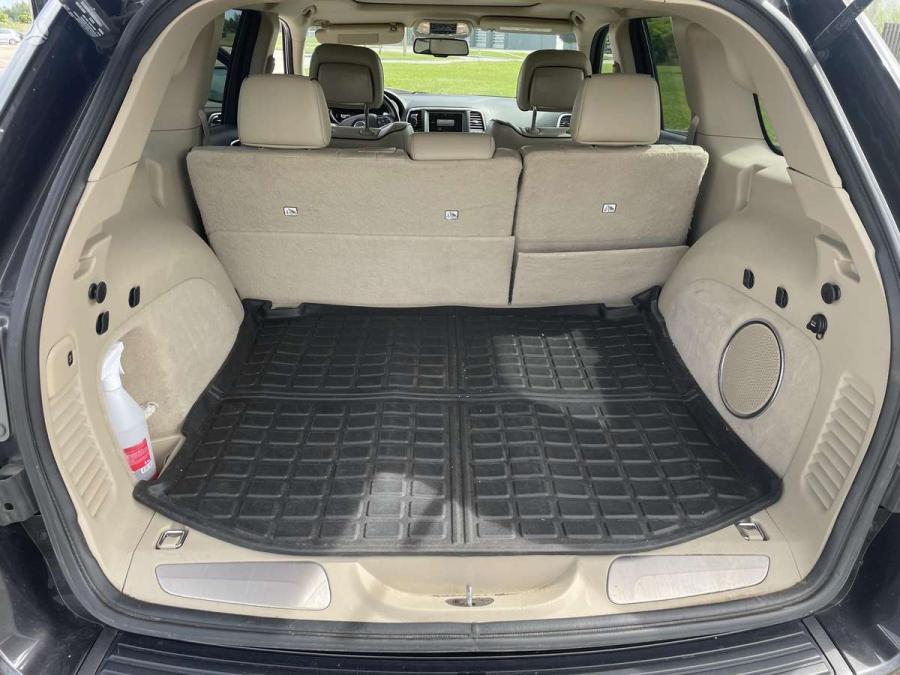 Pelēks Jeep Grand Cherokee 2015 Panevēža, ar dzinēja tilpumu 5.65 L un nobraukumu 307 tūkst. km par 12900 €, foto 10 vietnē AUTOMOTO.COM.LV