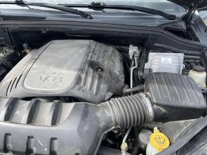 Pelēks Jeep Grand Cherokee 2015 Panevēža, ar dzinēja tilpumu 5.65 L un nobraukumu 307 tūkst. km par 12900 €, foto 11 vietnē AUTOMOTO.COM.LV
