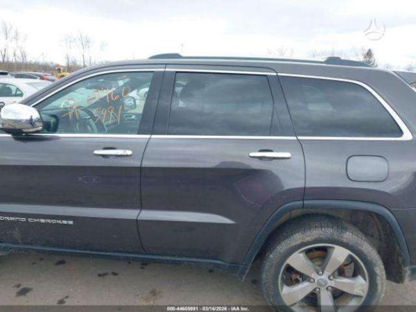Grey Jeep Grand Cherokee 2015 in Siauliai, with an engine capacity of 3.60 L and mileage of 250 thousand km for 8400 €, photo 4 on AUTOMOTO.COM.LV
