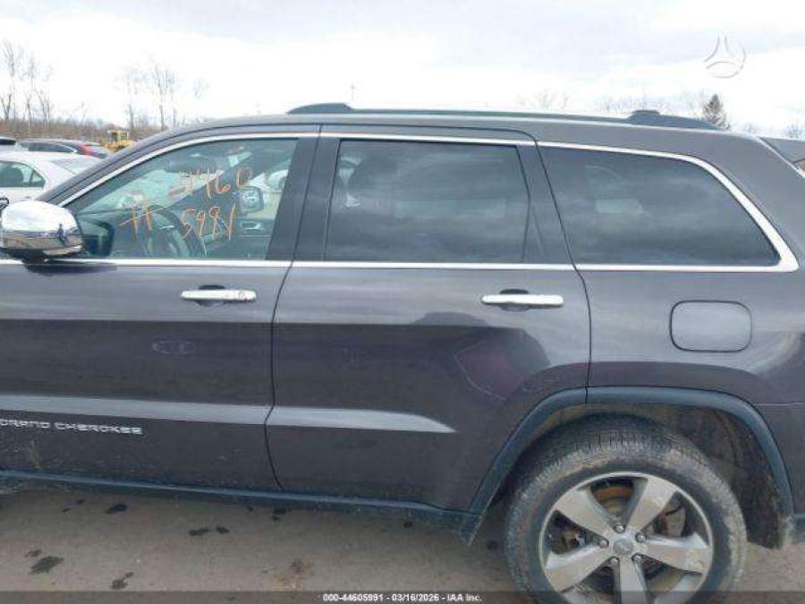 Grey Jeep Grand Cherokee 2015 in Siauliai, with an engine capacity of 3.60 L and mileage of 250 thousand km for 8400 €, photo 5 on AUTOMOTO.COM.LV