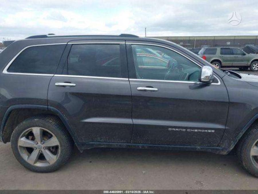 Grey Jeep Grand Cherokee 2015 in Siauliai, with an engine capacity of 3.60 L and mileage of 250 thousand km for 8400 €, photo 9 on AUTOMOTO.COM.LV