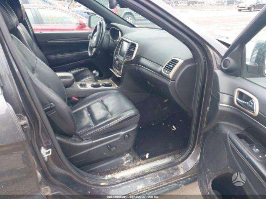 Grey Jeep Grand Cherokee 2015 in Siauliai, with an engine capacity of 3.60 L and mileage of 250 thousand km for 8400 €, photo 10 on AUTOMOTO.COM.LV