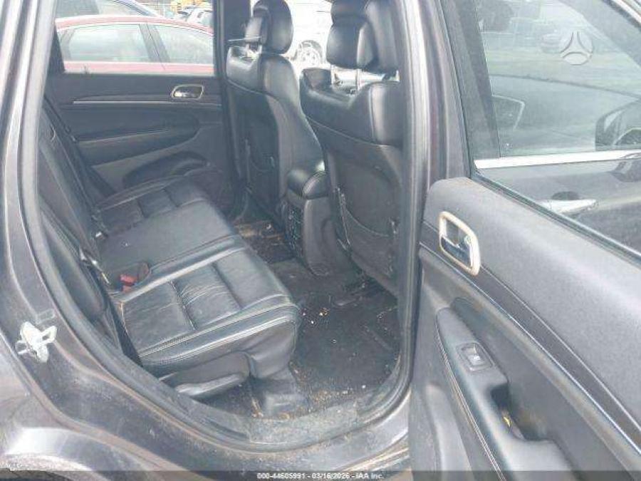 Grey Jeep Grand Cherokee 2015 in Siauliai, with an engine capacity of 3.60 L and mileage of 250 thousand km for 8400 €, photo 11 on AUTOMOTO.COM.LV