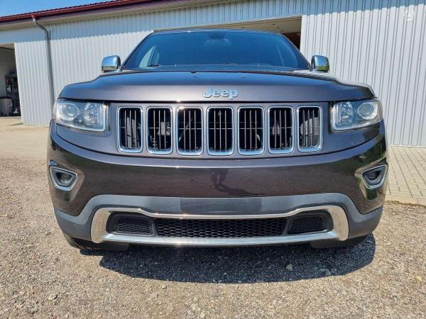 Grey Jeep Grand Cherokee 2015 in Siauliai, with an engine capacity of 2.99 L and mileage of 300 thousand km for 10900 €, photo 1 on AUTOMOTO.COM.LV