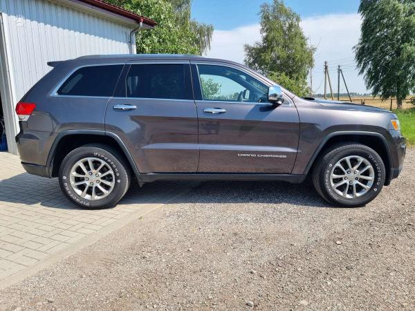 Grey Jeep Grand Cherokee 2015 in Siauliai, with an engine capacity of 2.99 L and mileage of 300 thousand km for 10900 €, photo 10 on AUTOMOTO.COM.LV