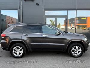 Pelēks Jeep Grand Cherokee 2015 Kuresāre, ar dzinēja tilpumu 3.00 L un nobraukumu 256 tūkst. km par 12490 €, foto 8 vietnē AUTOMOTO.COM.LV