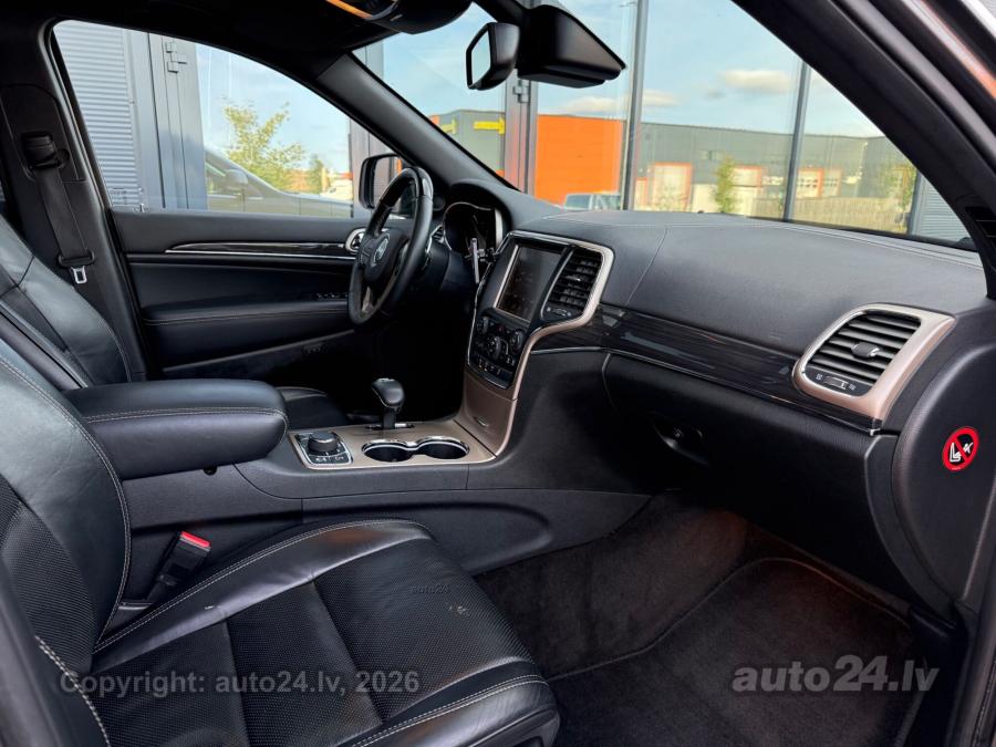 Pelēks Jeep Grand Cherokee 2015 Kuresāre, ar dzinēja tilpumu 3.00 L un nobraukumu 256 tūkst. km par 12490 €, foto 15 vietnē AUTOMOTO.COM.LV