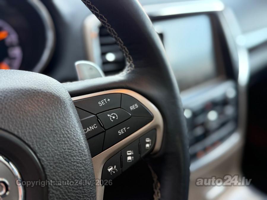 Pelēks Jeep Grand Cherokee 2015 Kuresāre, ar dzinēja tilpumu 3.00 L un nobraukumu 256 tūkst. km par 12490 €, foto 22 vietnē AUTOMOTO.COM.LV