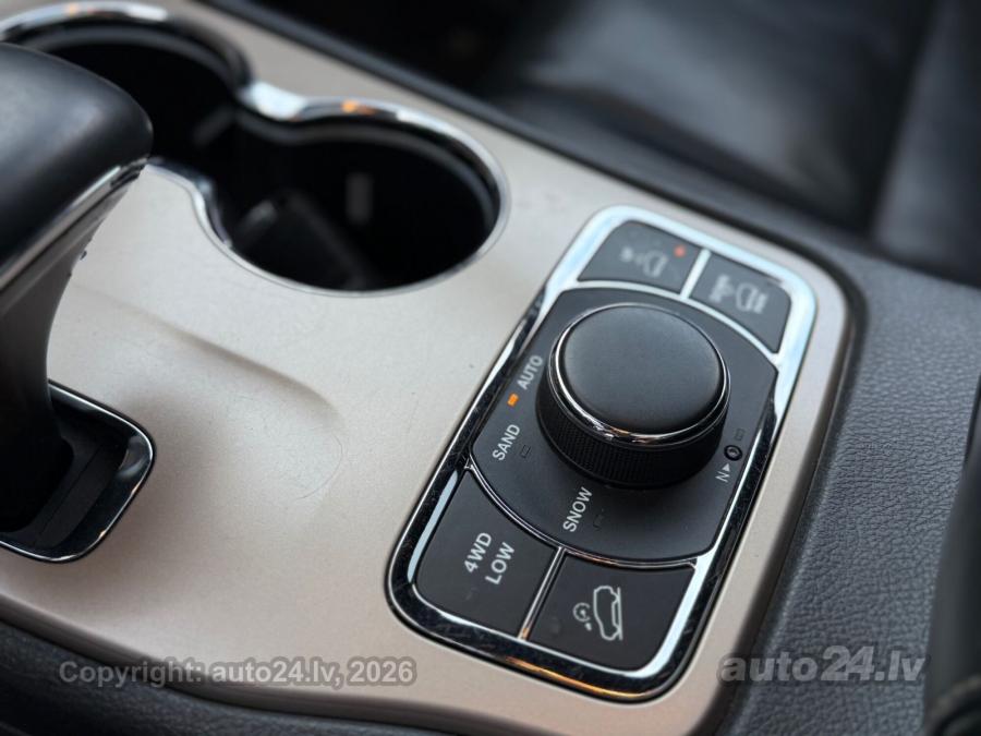 Pelēks Jeep Grand Cherokee 2015 Kuresāre, ar dzinēja tilpumu 3.00 L un nobraukumu 256 tūkst. km par 12490 €, foto 23 vietnē AUTOMOTO.COM.LV