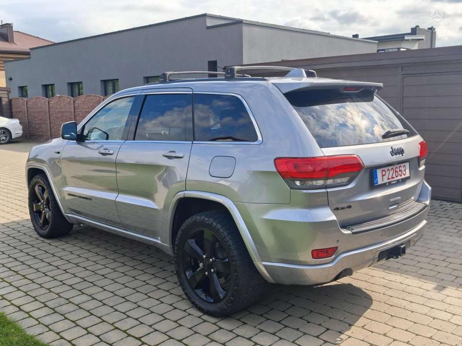 Grey Jeep Grand Cherokee 2015 in Kaunas, with an engine capacity of 3.60 L and mileage of 190 thousand km for 13700 €, photo 8 on AUTOMOTO.COM.LV