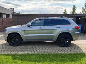 Grey Jeep Grand Cherokee 2015 in Kaunas, with an engine capacity of 3.60 L and mileage of 190 thousand km for 13700 €, photo 9 on AUTOMOTO.COM.LV