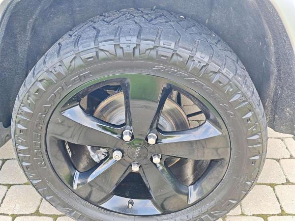 Pelēks Jeep Grand Cherokee 2015 Kauņa, ar dzinēja tilpumu 3.60 L un nobraukumu 190 tūkst. km par 13700 €, foto 10 vietnē AUTOMOTO.COM.LV
