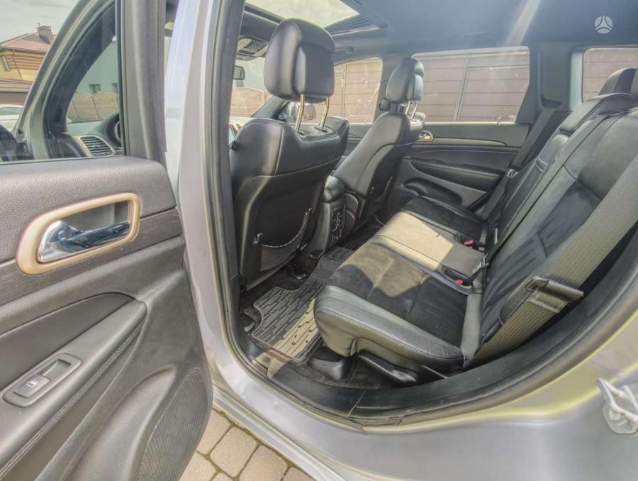 Grey Jeep Grand Cherokee 2015 in Kaunas, with an engine capacity of 3.60 L and mileage of 190 thousand km for 13700 €, photo 15 on AUTOMOTO.COM.LV