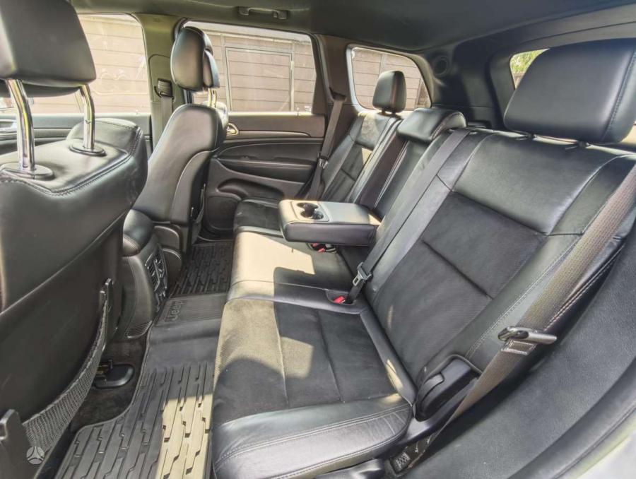 Grey Jeep Grand Cherokee 2015 in Kaunas, with an engine capacity of 3.60 L and mileage of 190 thousand km for 13700 €, photo 16 on AUTOMOTO.COM.LV