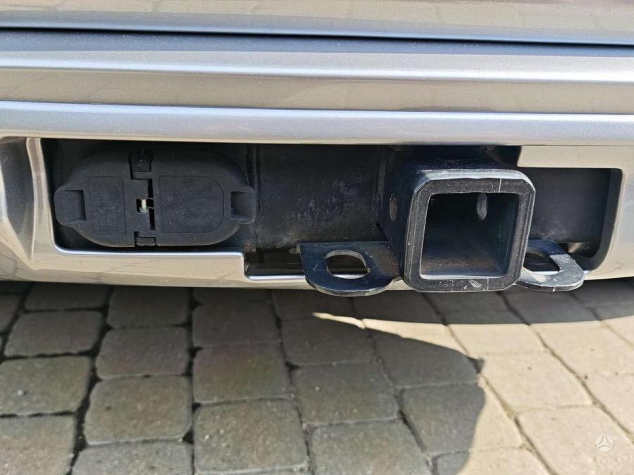 Grey Jeep Grand Cherokee 2015 in Kaunas, with an engine capacity of 3.60 L and mileage of 190 thousand km for 13700 €, photo 17 on AUTOMOTO.COM.LV