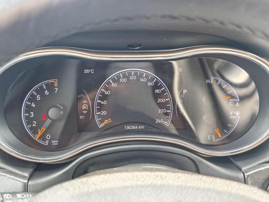 Grey Jeep Grand Cherokee 2015 in Kaunas, with an engine capacity of 3.60 L and mileage of 190 thousand km for 13700 €, photo 23 on AUTOMOTO.COM.LV
