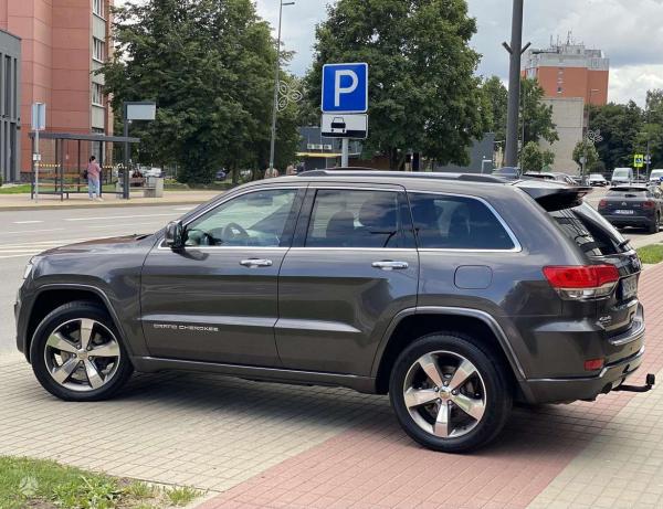 Джип Гранд Чероки 2015 в Мариямполе на AUTOMOTO.COM.LV Серый Джип Гранд Чероки 2015 в Мариямполе, объемом двигателя 2.99 л и пробегом 222 тыс. км за 13499 €, фото 6 на AUTOMOTO.COM.LV