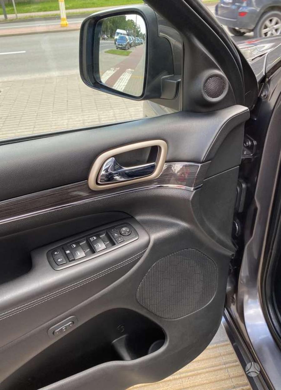 Pelēks Jeep Grand Cherokee 2015 Marijampole, ar dzinēja tilpumu 2.99 L un nobraukumu 222 tūkst. km par 13499 €, foto 25 vietnē AUTOMOTO.COM.LV