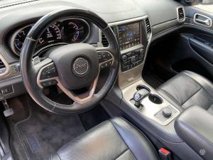 Pelēks Jeep Grand Cherokee 2015 Marijampole, ar dzinēja tilpumu 2.99 L un nobraukumu 222 tūkst. km par 13499 €, foto 30 vietnē AUTOMOTO.COM.LV